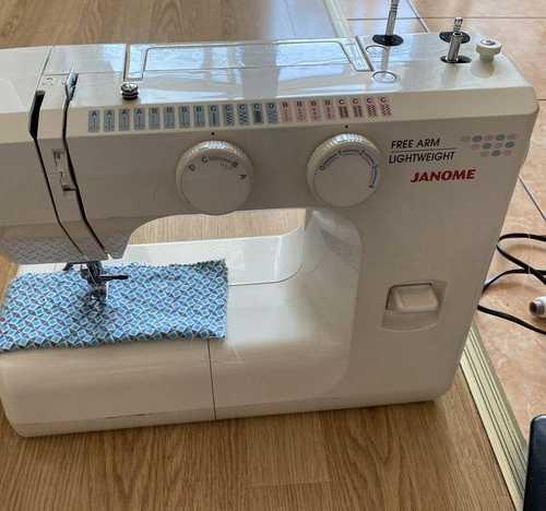 Швейная машина Janome 743-03