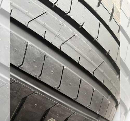 Pirelli P Zero 275/40 R21 и 315/35 R21 Y