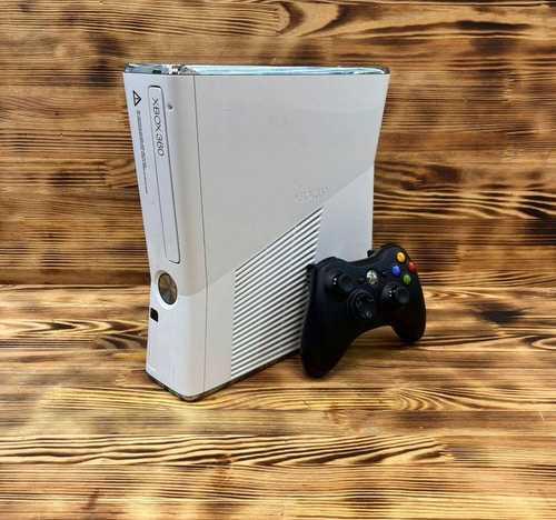 Xbox 360 S White 320Gb 60  Игр