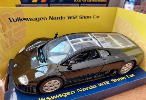 Коллекционная модель Volkswagen Nardo + 928 1:24