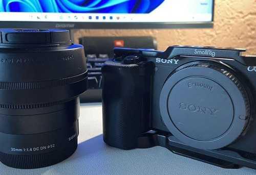 Sony ZV-E10 + Sigma 30mm f/1.4 Sony E