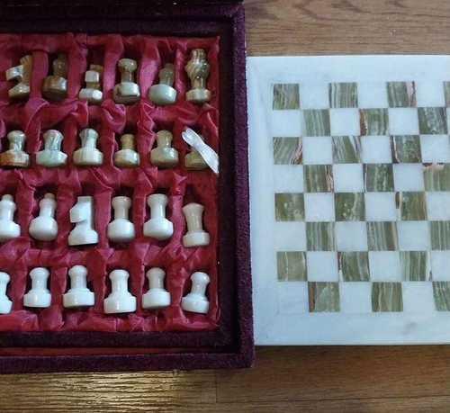 Шахматы из оникса и мрамора