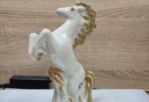 Конь златогривый полонное статуэтка