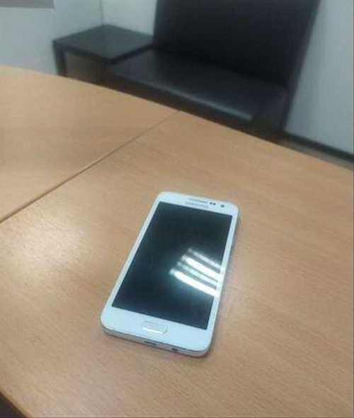 Телефон Samsung а3
