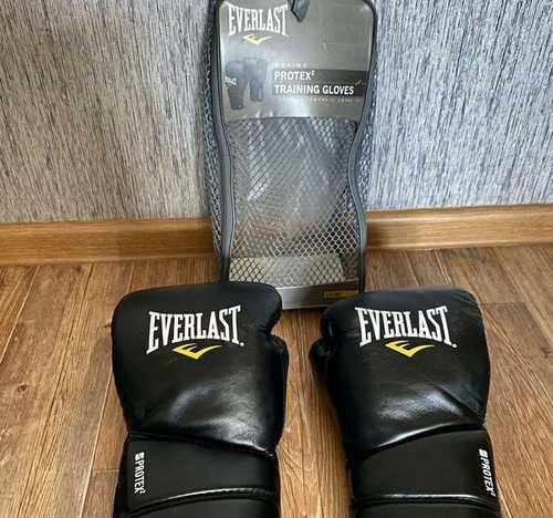 Боксерские перчатки everlast 10 oz