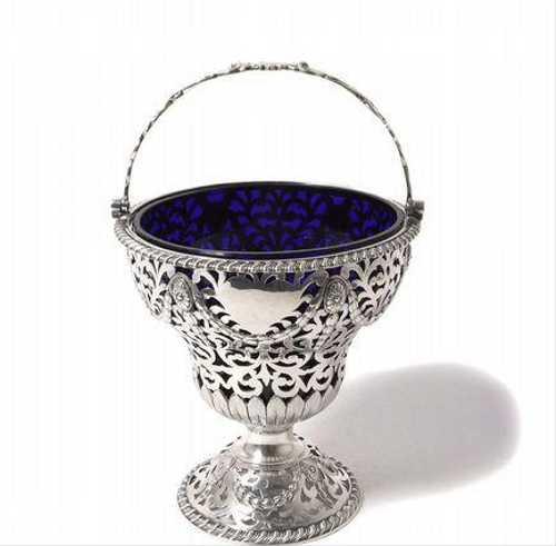 Серебряная прорезная ваза с ручкой. Англия, 1869 г