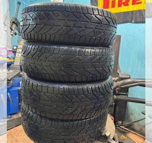 Tigar Winter 215/60 R17