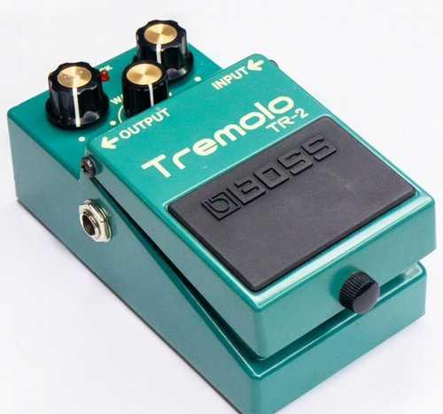 Педаль тремоло boss Tremolo TR-2