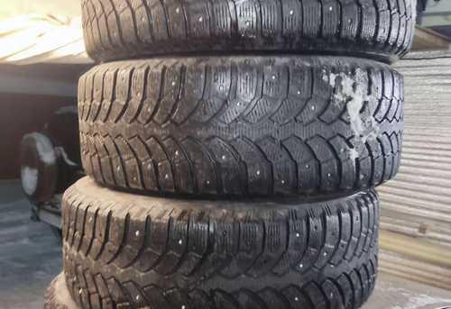 Bridgestone Blizzak Spike-01 215/60 R16