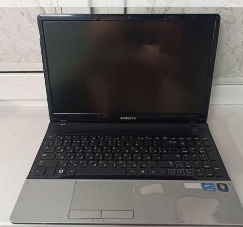 Ноутбук Samsung NP300E5A