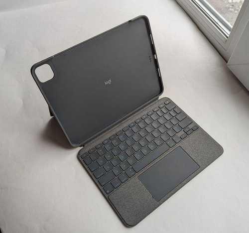 Клавиатура Logitech Combo Touch iPad 11 Pro