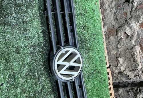 Решетка радиатора Volkswagen Passat B4