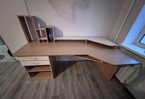 Стол для офиса и дома