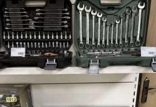 Набор инструментов для авто в чемодане