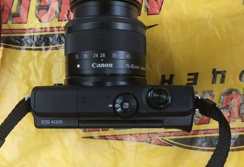 Беззеркальная камера Canon EOS M200 Kit 15-45mm IS