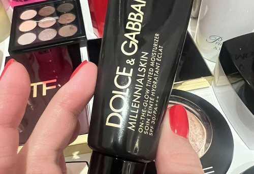 Увлажняющее тон Dolce&Gabbana 110