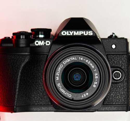 Фотоаппарат Olympus OM-D E-M10 Mark III как новый
