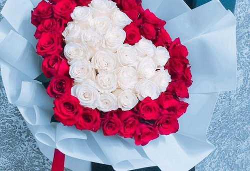 Цветы Розы Букет сердце из 25 и 51 розы Доставка