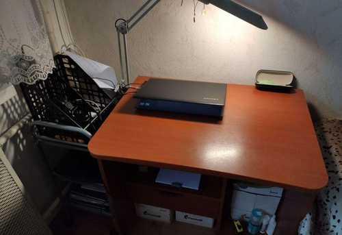 Компьютерный стол, металлическая этажерка