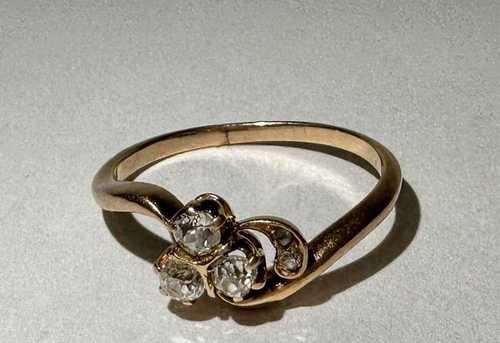 Старинное кольцо с 3 бриллиантами из золота 56 пр