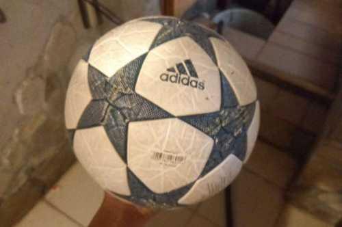Футбольный мяч adidas