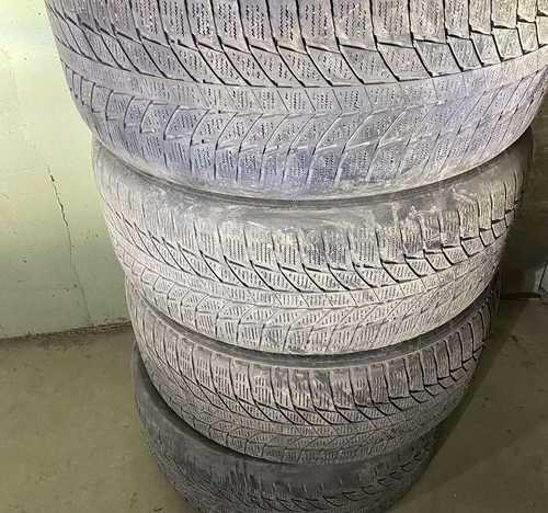 Triangle PL01 275/45 R21
