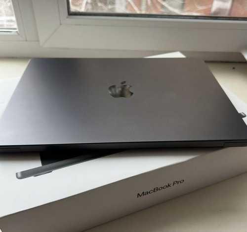 Macbook pro 14 m3pro 512 18