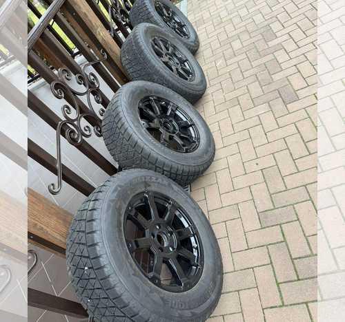 Bridgestone Blizzak DM-V2 285/60 R18