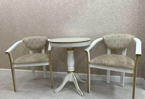 Кофейный столик со стульями
