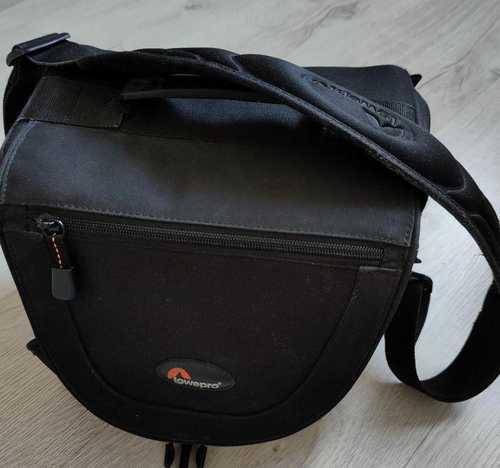 Сумка Lowepro Nova 3 AW в отличном состоянии