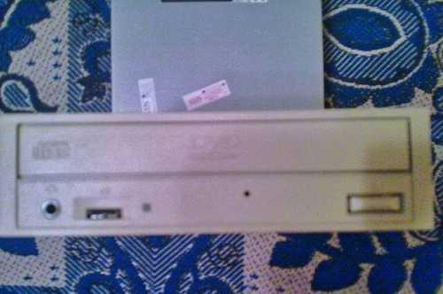 DVD ROM reader Model DU-57008,CD R / RW -CW-7586-B