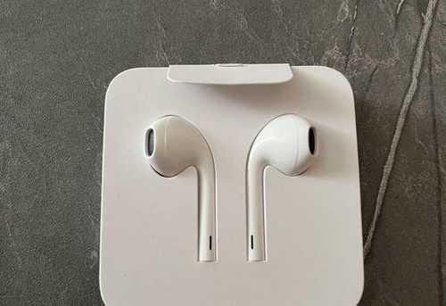 Наушники Apple EarPods с разъёмом Lightning