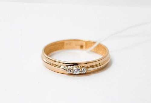 Золотое кольцо с фианитами 17 р (12800)