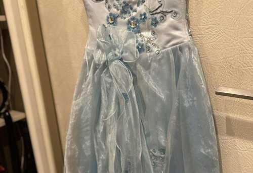 Нарядное голубое платье для девочки. р. 128-134
