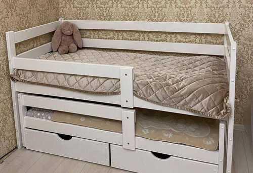 Двухъярусная кровать с доп. спальным местом белый