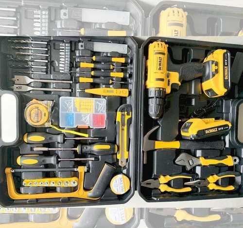 Шуруповерт Dewalt с большим набором