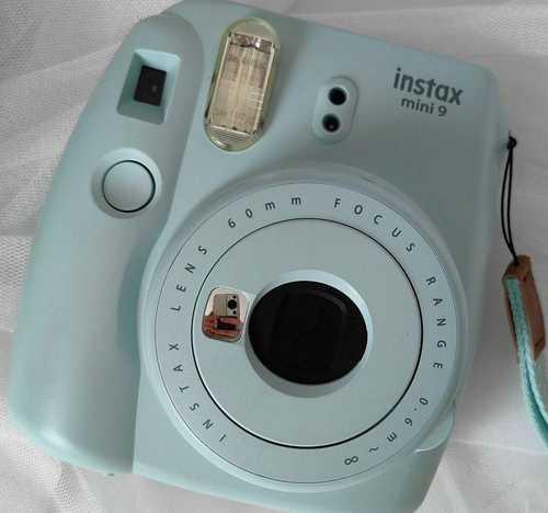 Fujifilm instax mini 9 с чехлом