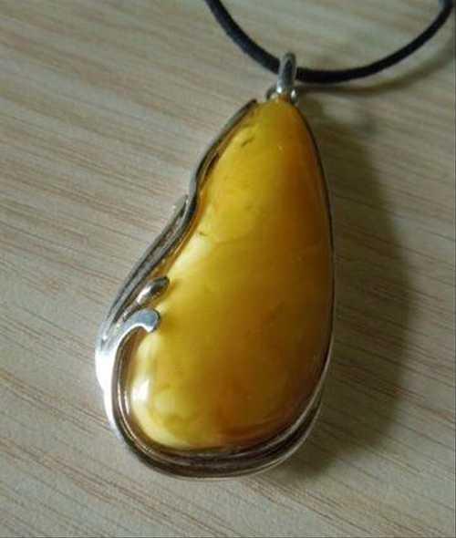 Кулон янтарь желток в серебре