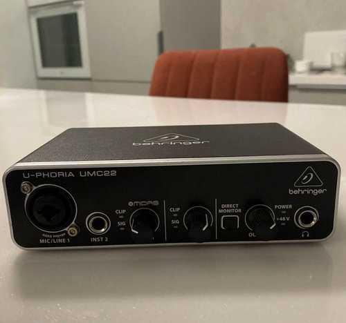 Звуковая карта behringer umc22