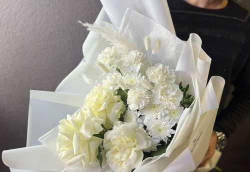 Букет цветов «Герда» (белые цветы и сухоцветы)
