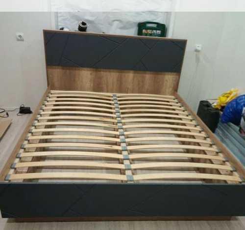 Двуспальная кровать 180 см