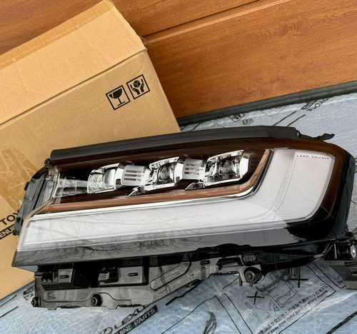 Фара левая Toyota Land Cruiser 300 2021-2024 LED