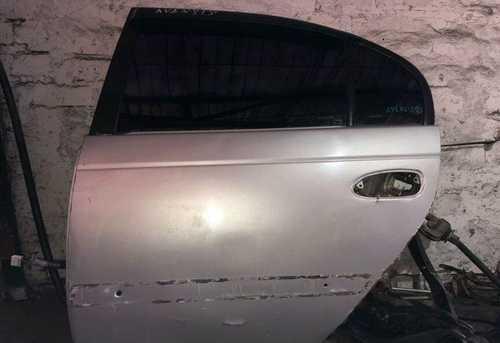 Дверь боковая задняя левая Toyota Avensis AT220