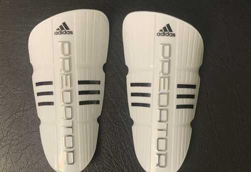 Щитки футбольные детские Adidas Predator