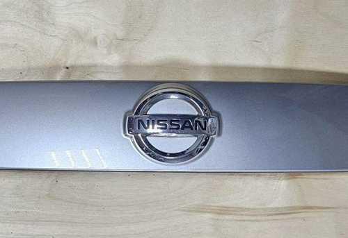 Накладка крышки багажника Nissan Juke