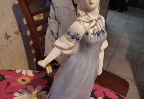Фарфоровая статуэтка берёзка танцующая девушка 27