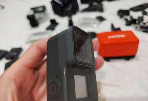 Камера GoPro Hero 5 + аксессуары