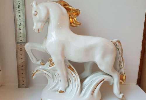 Фарфоровая статуэтка "Конь", лфз