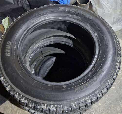 Yokohama IceGuard Stud IG65 215/65 R16