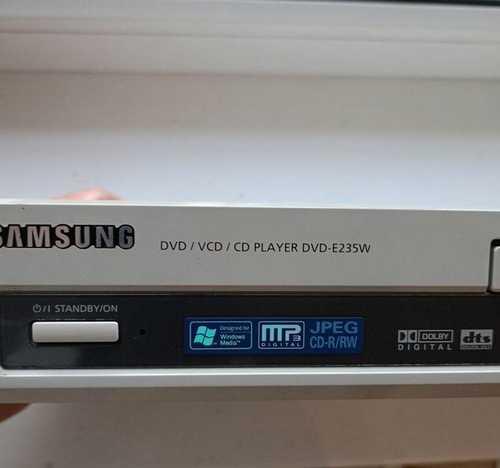 DVD плеер Samsung в рабочем состоянии dvd-E235W